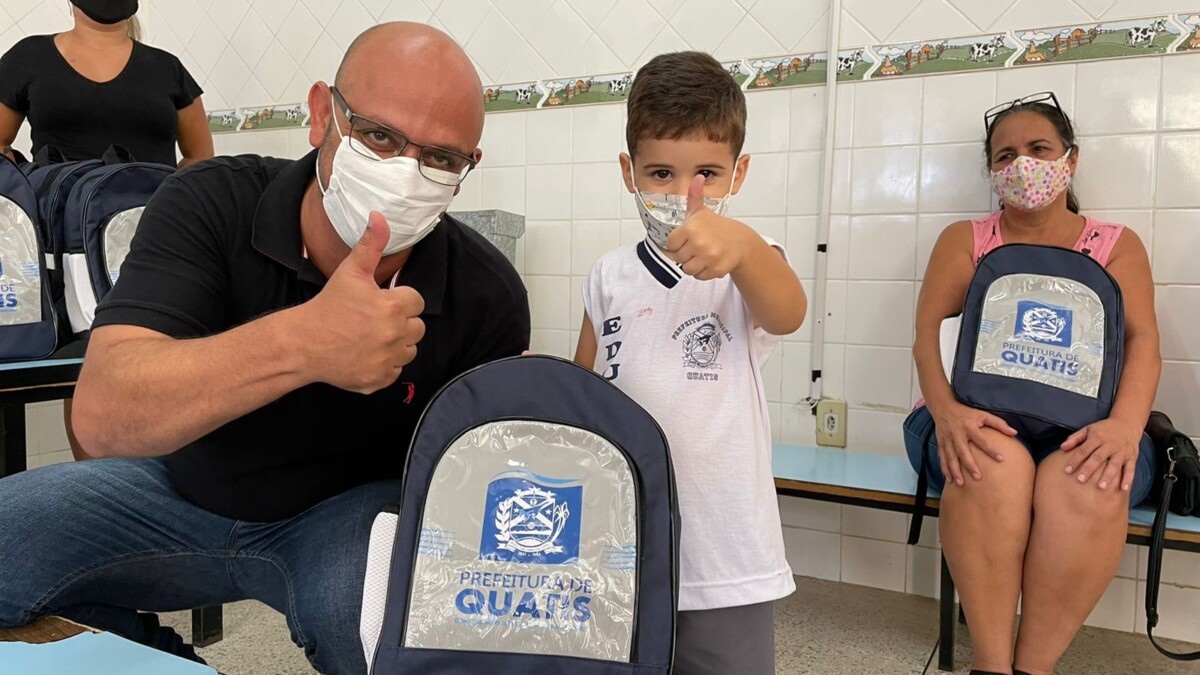 PREFEITURA DE QUATIS PROSSEGUE COM A ENTREGA DOS KITS ESCOLARES PARA OS ...