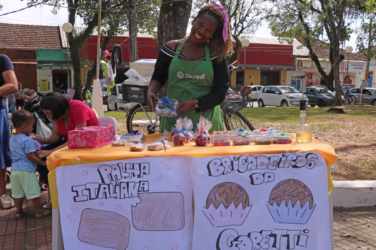 PH TRIO AGITA FEIRARTE ESPECIAL DE DIA DOS PAIS EM QUATIS – Prefeitura ...