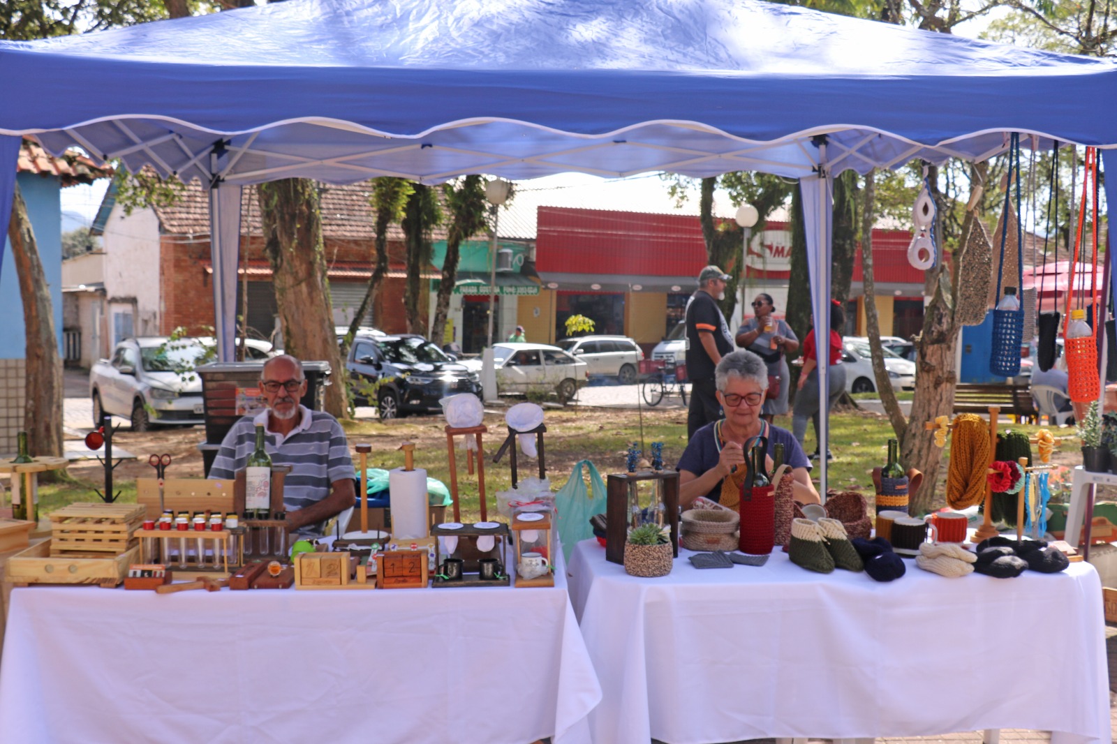 PH TRIO AGITA FEIRARTE ESPECIAL DE DIA DOS PAIS EM QUATIS – Prefeitura ...